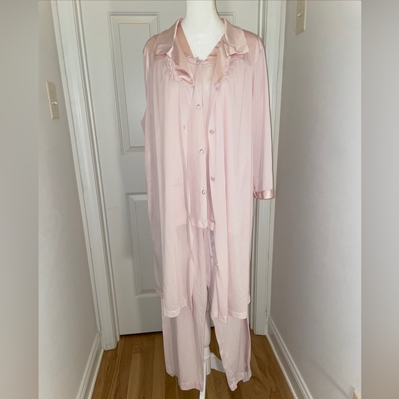Vanity Fair | Intimates & Sleepwear | Vtg Vanity Fair Pants Pajama Robe ...